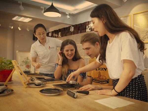 Chinese Culture, Customs and Traditions (A Complete Guide)